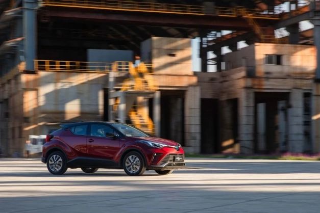 搭丰田最新2.0L双擎动力，全新奕泽IZOA售价14.58万元起_凤凰网