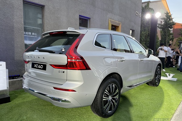 安全，不再是沃尔沃唯一的卖点，看完新款XC60你就会懂_凤凰网