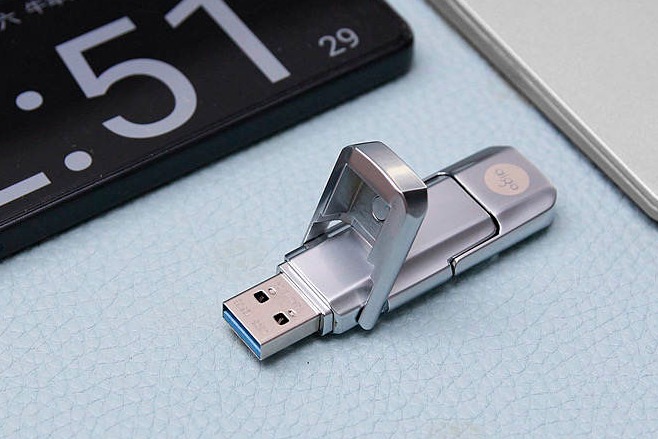 颠覆你对U盘的认知，aigo双U口固态U盘U393体验_凤凰网