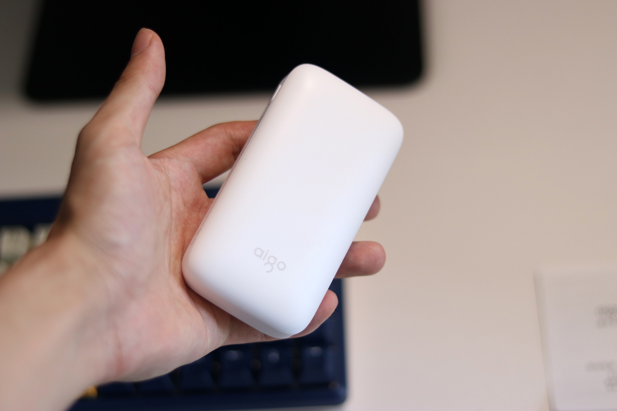 小巧如“肥皂”，爱国者充电宝aigo X10P：1万毫安给你安心_凤凰网