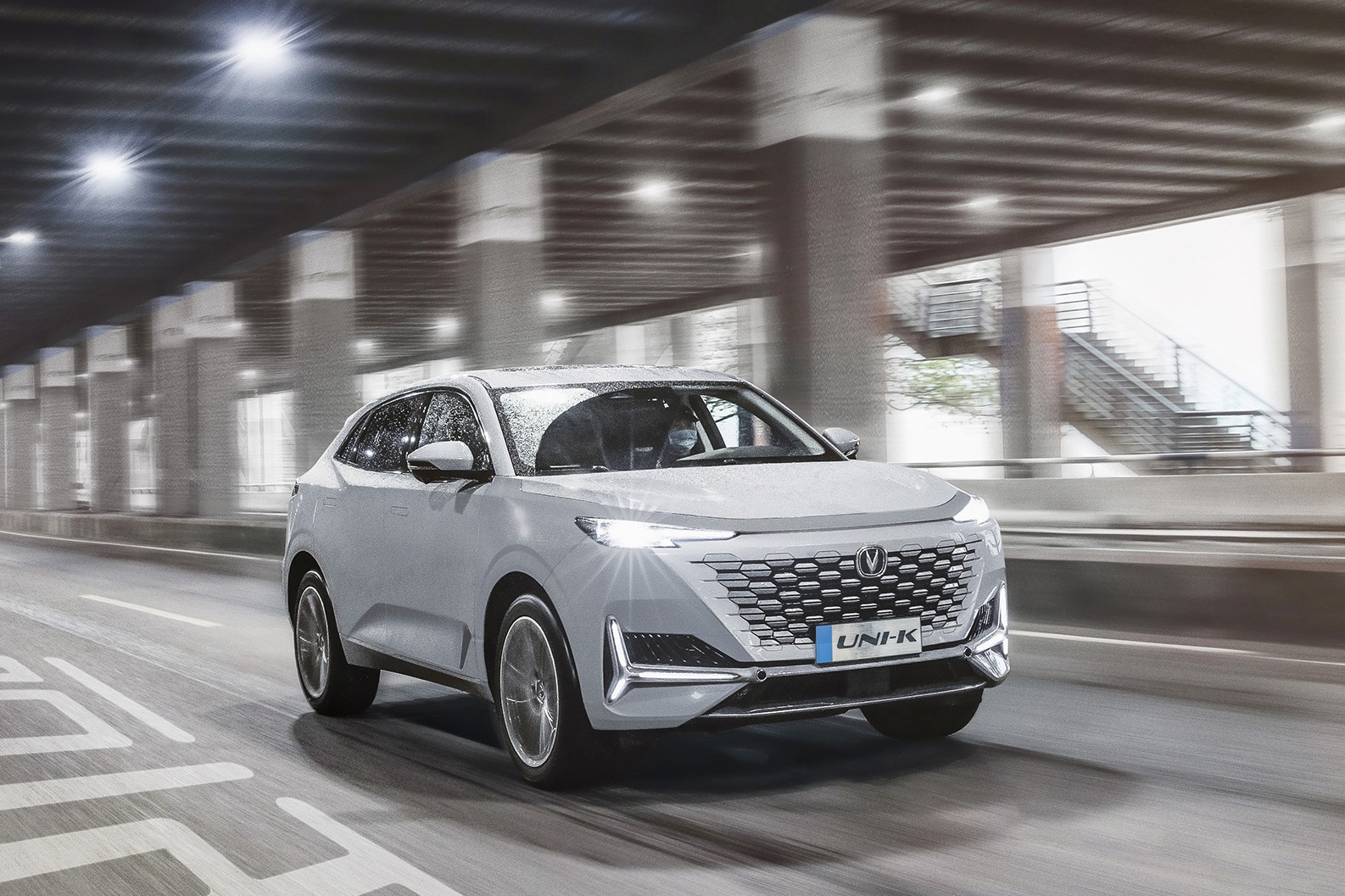 【WiKiCAR视频】：走进“UNI-K舒适圈”，做回年轻的自己_凤凰网视频_凤凰网