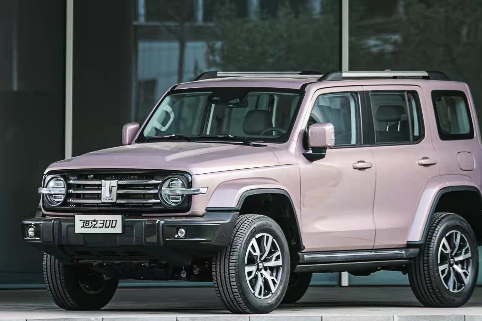 二十万预算，国产硬派越野BJ40、坦克300、哈弗H9怎么选？_凤凰网视频_凤凰网