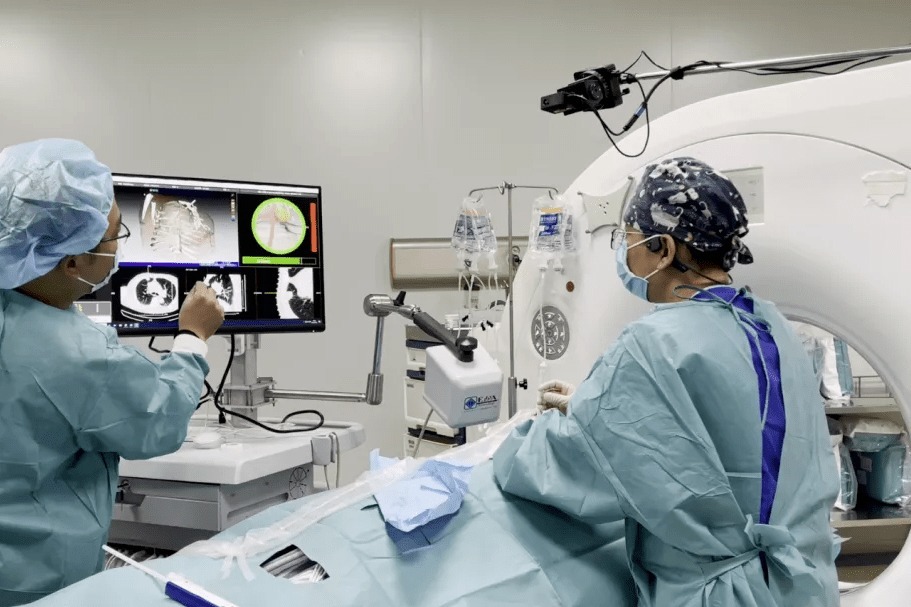 IQQA-Guide智能手术导航机器人案例分享：肺穿刺活检、等离子消融_凤凰网