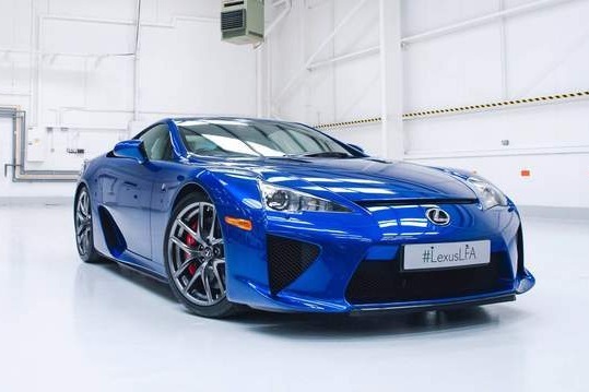 那些令人着迷的V10发动机车型，每个都代表着一个时代_凤凰网