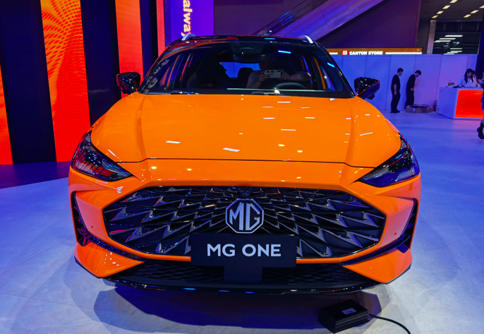 名爵MG ONE亮相广州，两种外观+30英寸大联屏，预售11.11万元起_凤凰网汽车_凤凰网