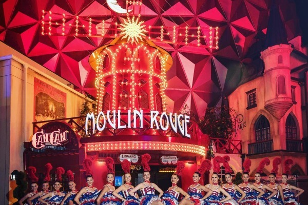 DVF 2022早春度假系列正式发布，纵情狂欢的难忘夜晚_凤凰网商业_凤凰网