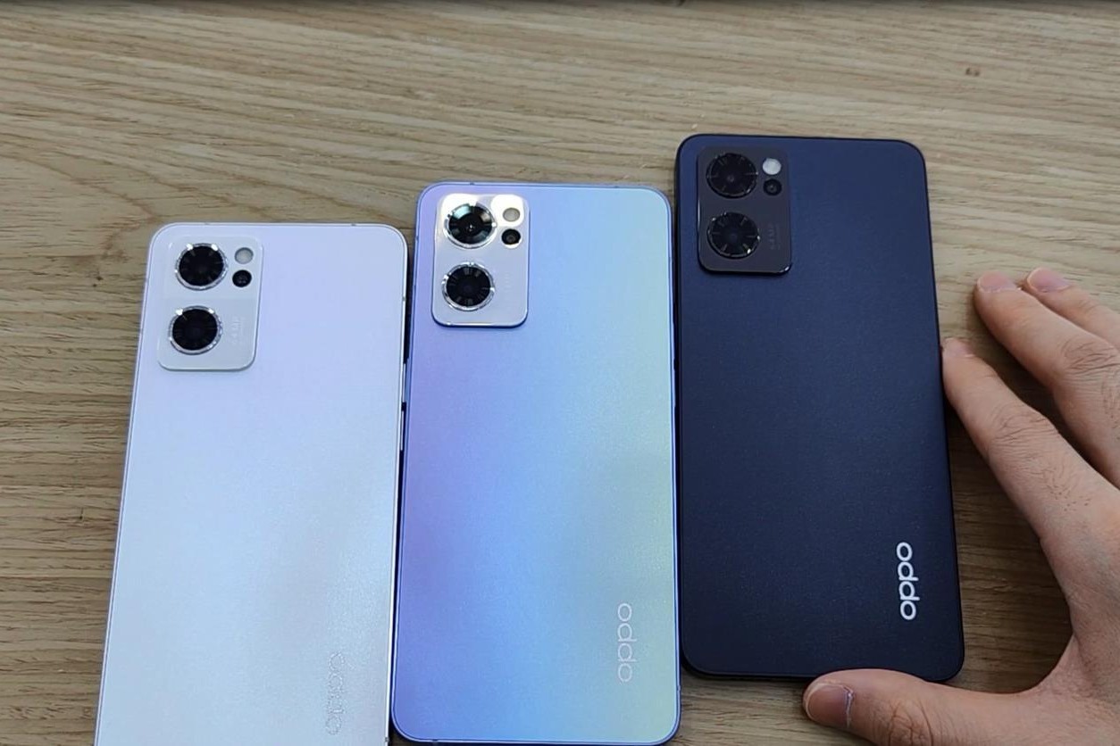 OPPO Reno 7 标准版首发全配色上手 哪一款是你的菜？_凤凰网视频_凤凰网