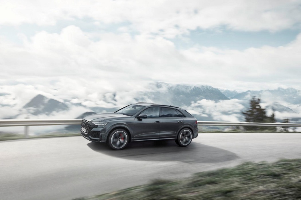 新款奥迪RS Q8奥迪能给你的就是帅和快!_凤凰网