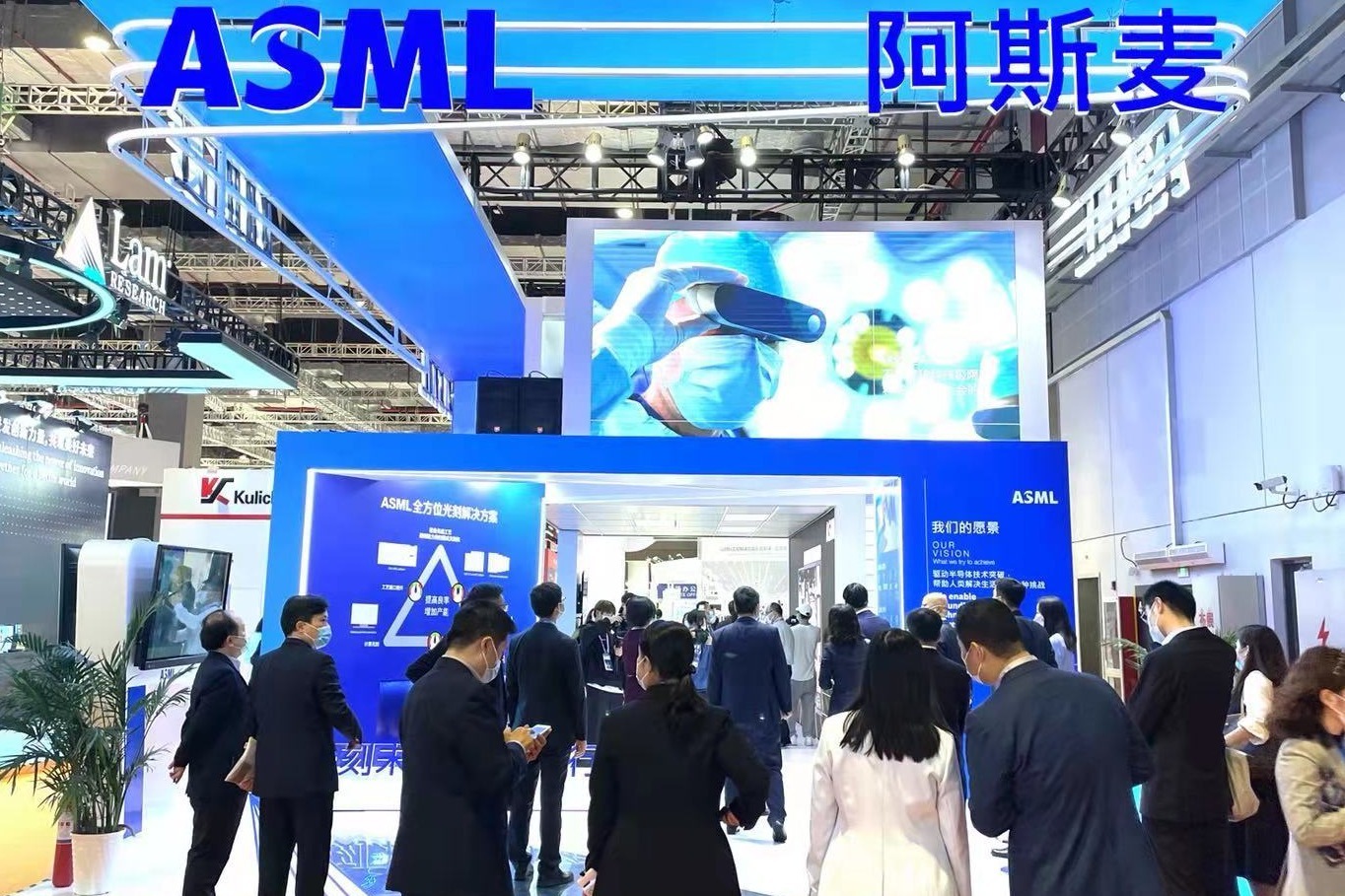 ASML亮相第四届进博会，以领先光刻技术赋能中国半导体行业加速发展_凤凰网