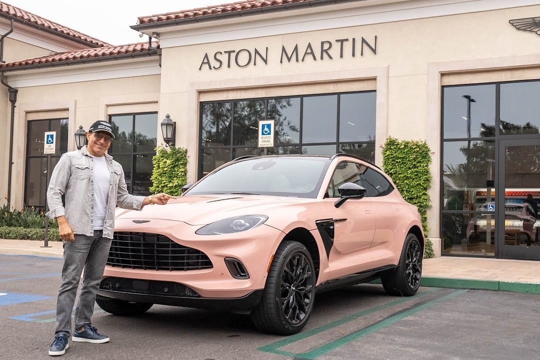 Cars01字幕组丨升级保姆车？神壕体验阿斯顿·马丁DBX_凤凰网视频_凤凰网