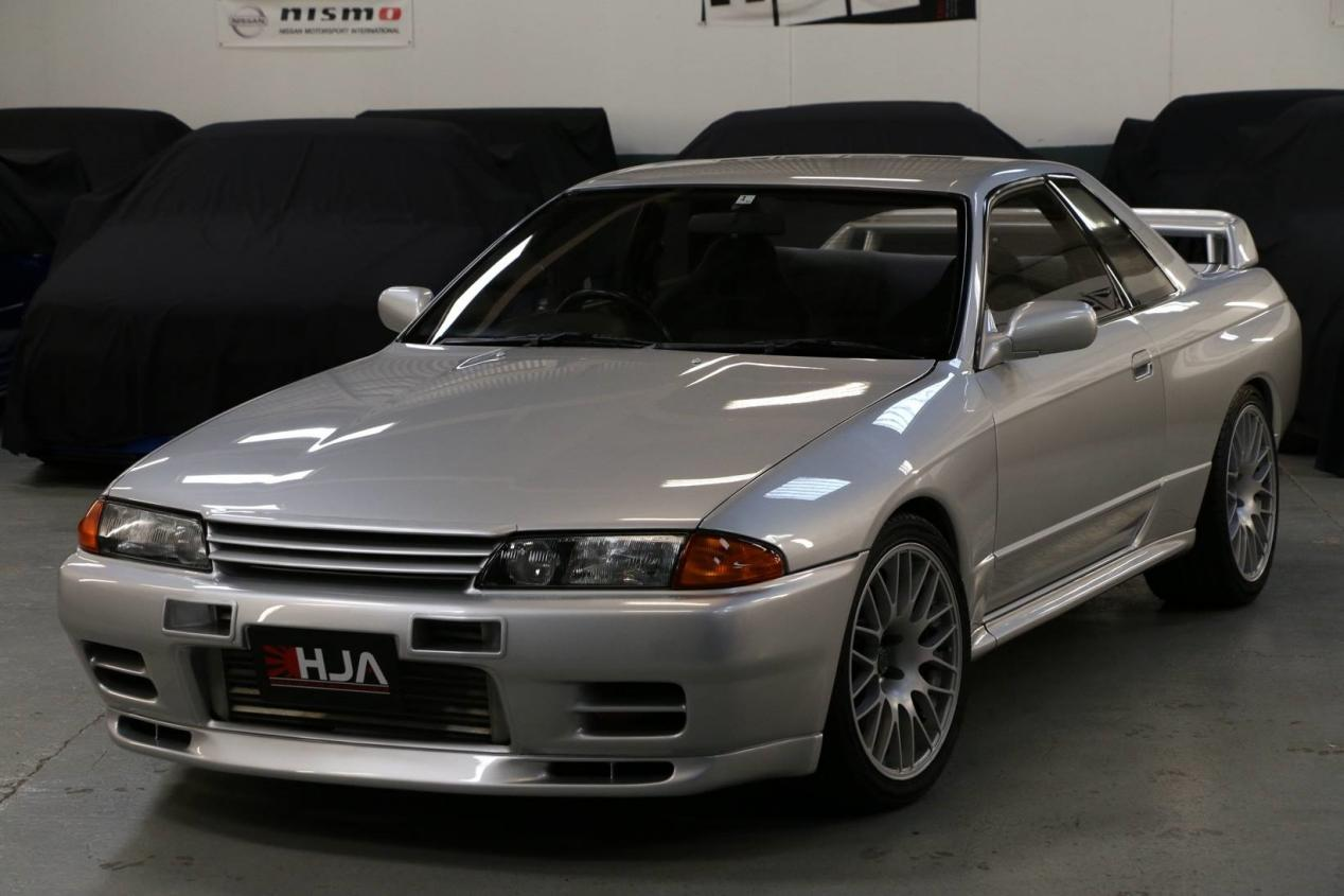 如果说标准版GT-R是稀有装备，那么它就是：哇~金色传说！__凤凰网