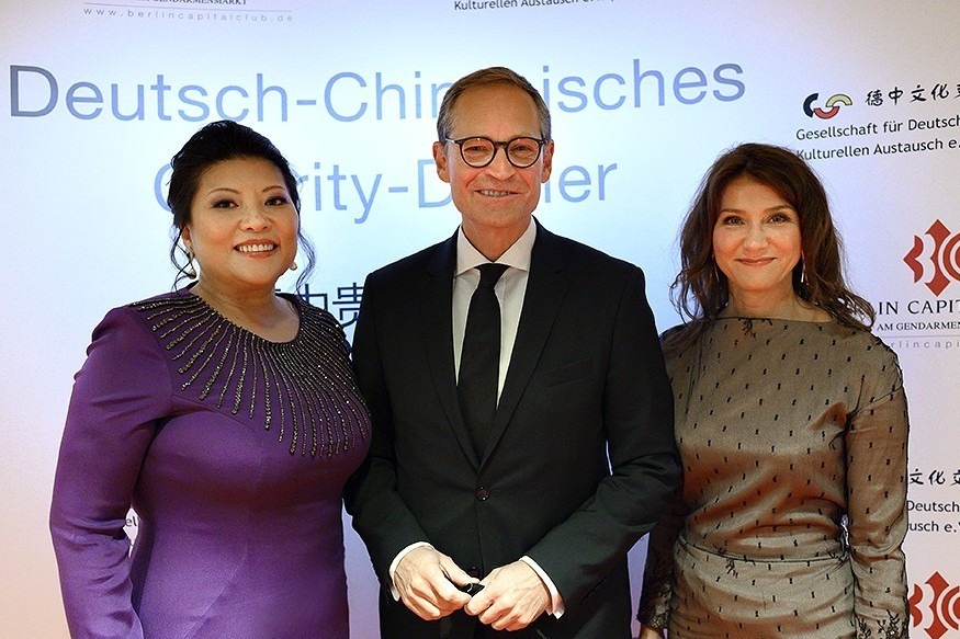 德国柏林华人女企业家张彧成功举办中秋慈善晚宴_凤凰网区域_凤凰网
