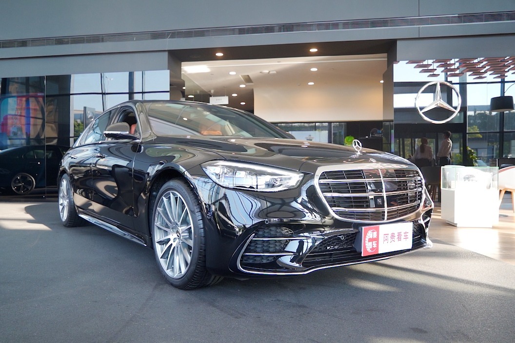 200万你会买奔驰S级S500L？够气派、够体面、够舒适_凤凰网视频_凤凰网