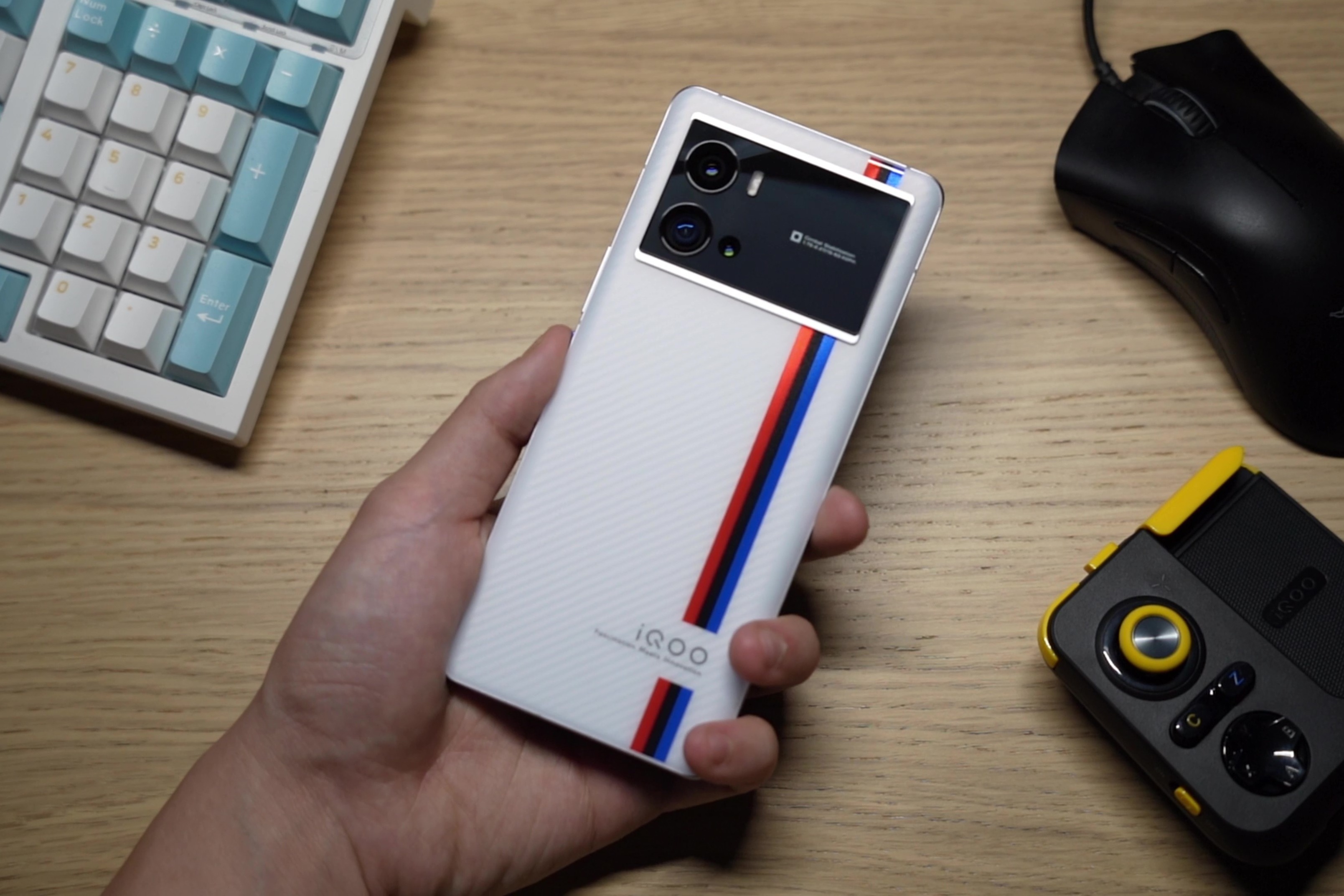 iQOO9 Pro开箱，春节两送相宜旗舰之选_凤凰网视频_凤凰网