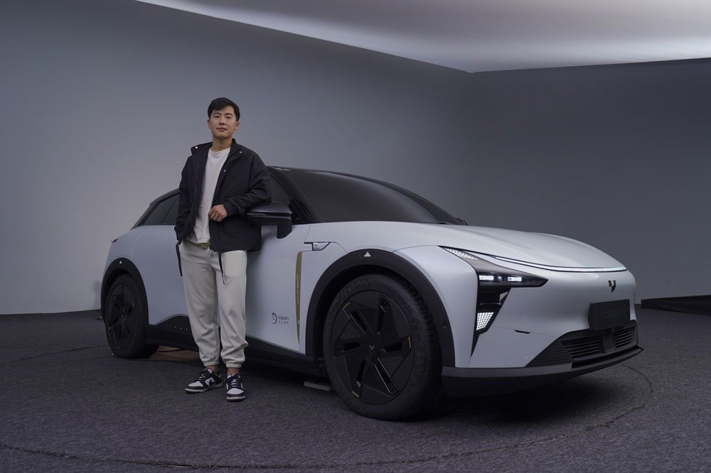 吊打特斯拉Model Y？静态体验集度汽车机器人ROBO-01探月限定版_凤凰网视频_凤凰网