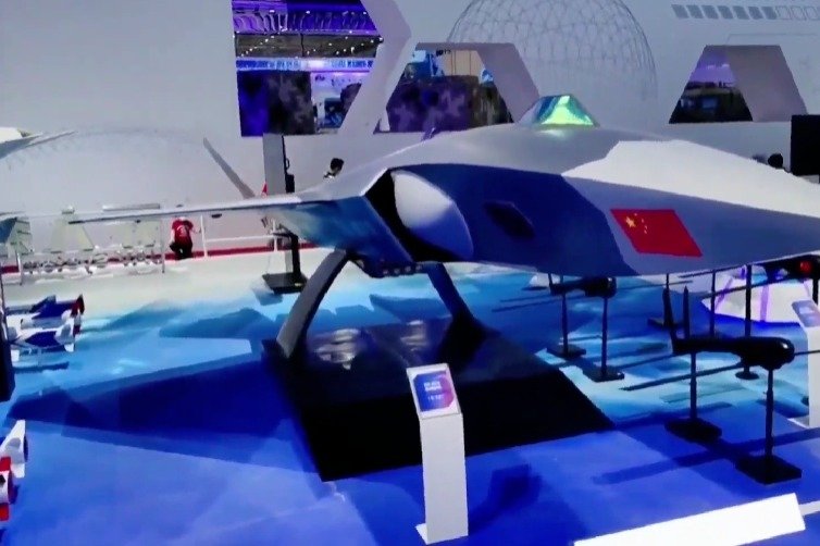 外观酷似 “忠诚僚机”FH-97A无人机未来可与歼-20强强联手_凤凰网视频_凤凰网