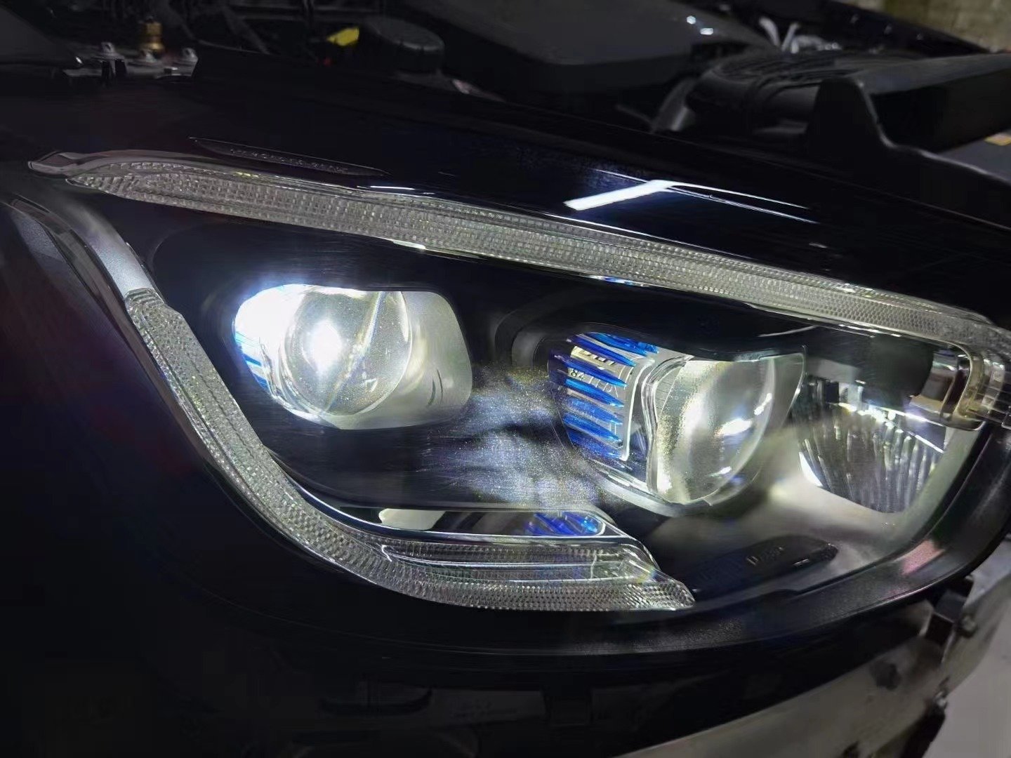 22款奔驰GLC260升级几何多光速LED智能大灯效果功能展示__凤凰网