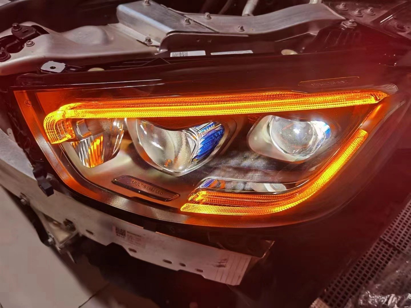 22款奔驰GLC260升级几何多光速LED智能大灯效果功能展示__凤凰网