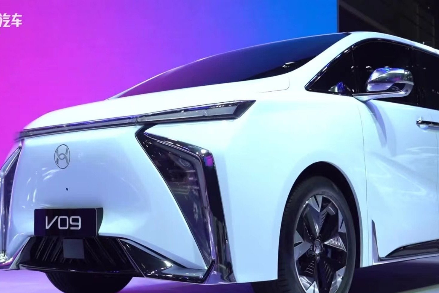 MPV又来一款王炸！激光雷达、高压快充、智能座舱，合创V09卷翻了_凤凰网视频_凤凰网
