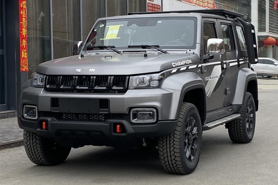 2.0T+8AT，三把差速锁，2022款BJ40环塔冠军版郑州到店实拍_凤凰网视频_凤凰网