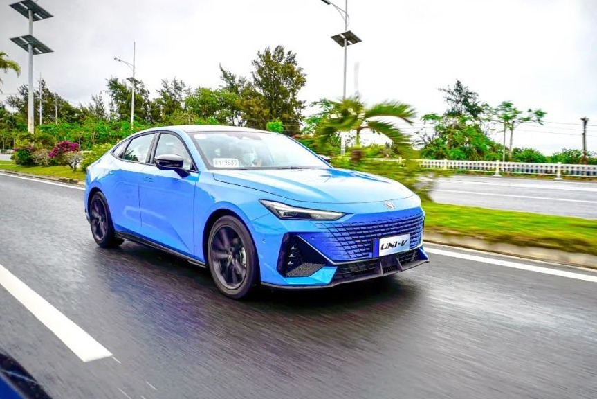 试驾长安UNI-V！1.5T爆发188马力，动态体验如何？