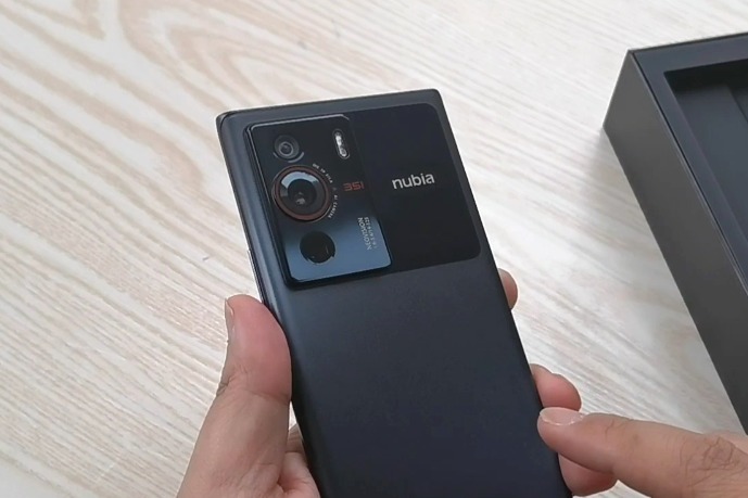 人文影像旗舰手机，努比亚 Z40 Pro开箱体验，颜值性能实力爆棚！_凤凰网视频_凤凰网