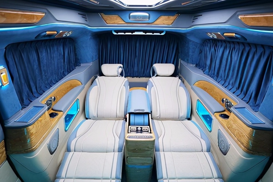 房车兄弟 奔驰V260L高顶豪华4+2座商务车-豪客V600私人定制款_凤凰网视频_凤凰网