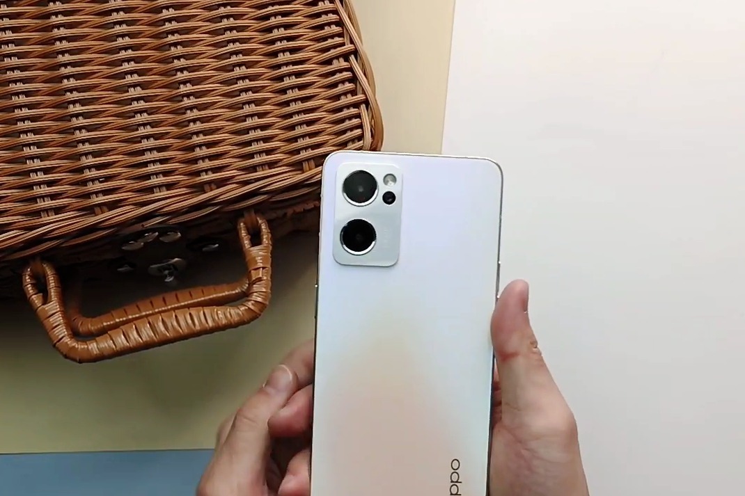 Reno7艺术家高定礼盒开箱快体验！春天真的来了！_凤凰网视频_凤凰网