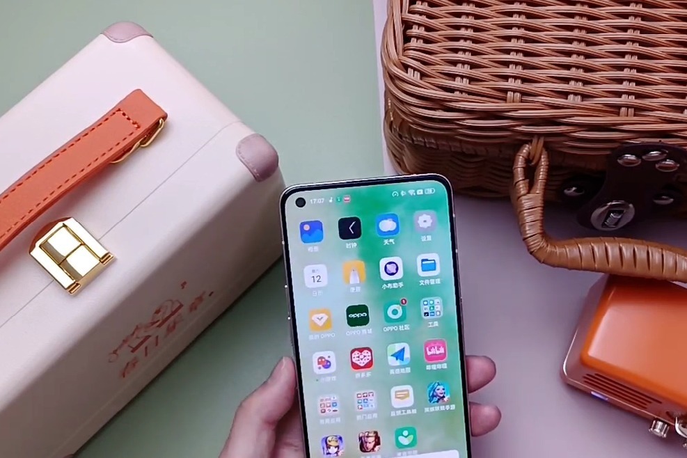 想要身临其境的视听体验？Reno7艺术家高定礼盒满足你！_凤凰网视频_凤凰网