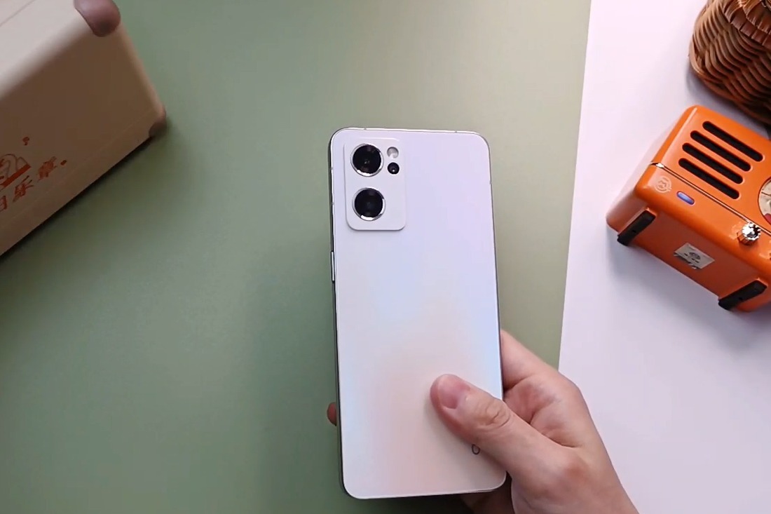 滴水成珠！Reno7艺术家高定礼盒揭秘！满满疏油层yyds_凤凰网视频_凤凰网