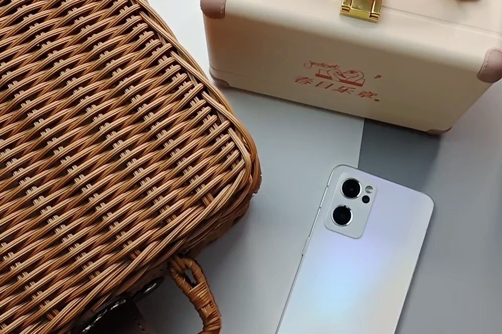 OPPO终于放大招了！Reno7艺术家高定礼盒快体验 只需加99元？_凤凰网视频_凤凰网