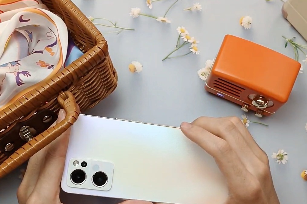 快充屏幕样样不差 还有一个小彩蛋！Reno7艺术家高定礼盒简评_凤凰网视频_凤凰网