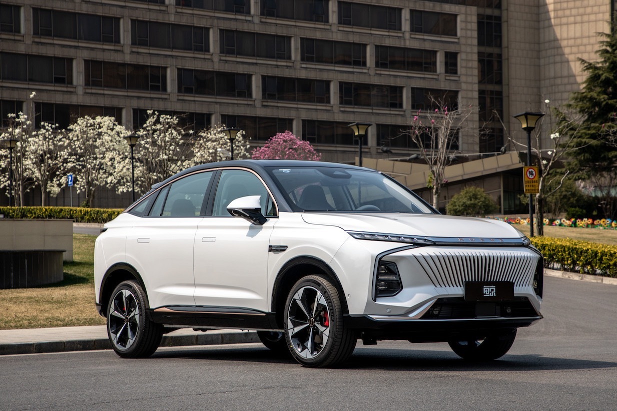 鲸艳全场的外观，2.0T+爱信8AT的大动力，售价16.68万起贵吗？_凤凰网视频_凤凰网