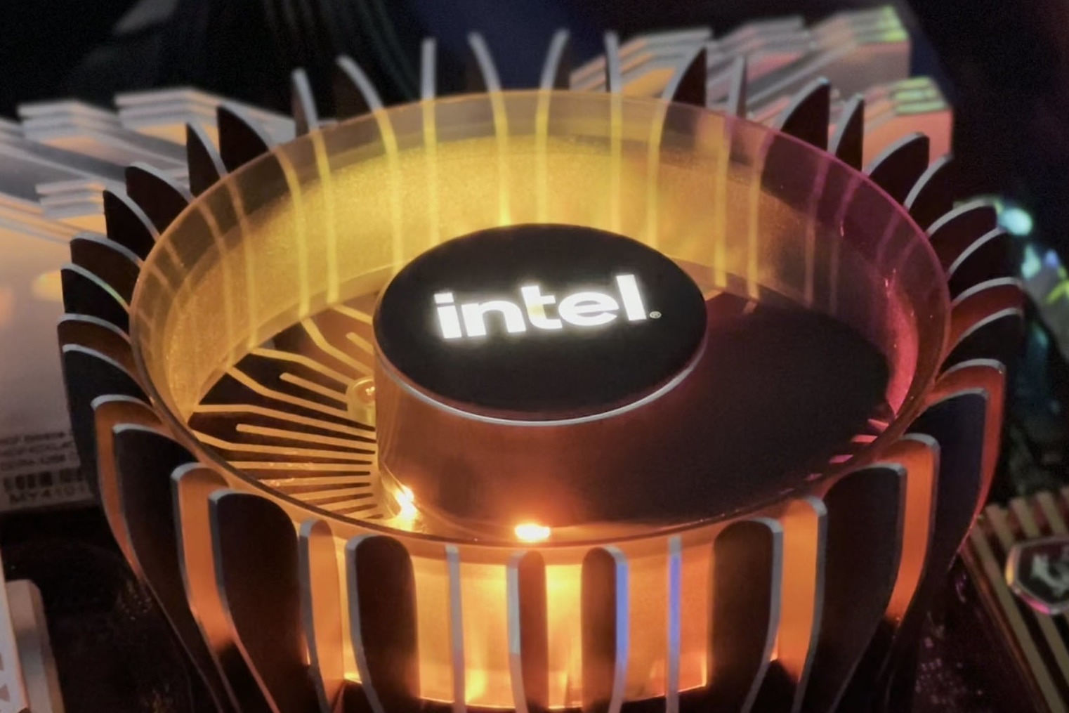 intel打造原装散热器天花板，i9御用RH1散热器拷机实测_凤凰网