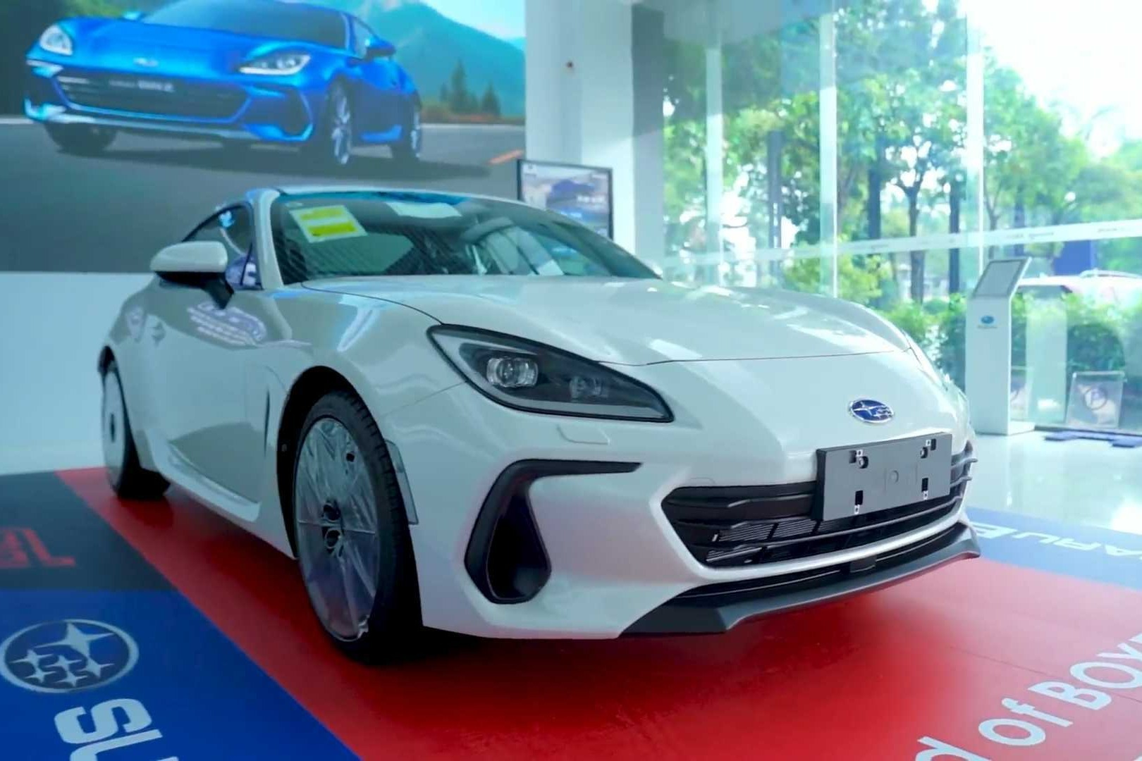 到店体验全新斯巴鲁BRZ！30万的价格就有50万的气场？_凤凰网视频_凤凰网