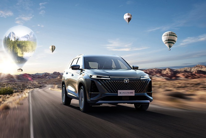 全系标配爱信8AT 第二代CS75PLUS有多内卷？_凤凰网