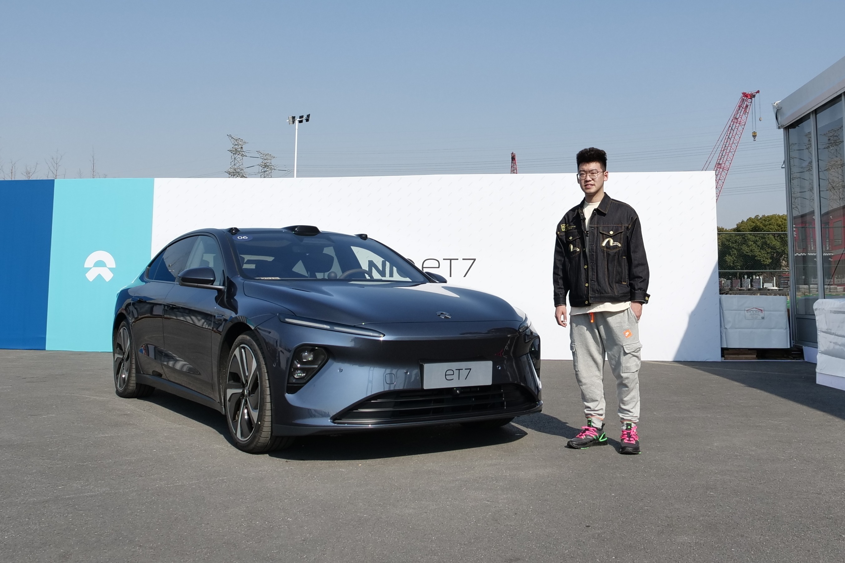 抢先试驾蔚来ET7！44.8万起售的新一代纯电动「卷王」_凤凰网视频_凤凰网