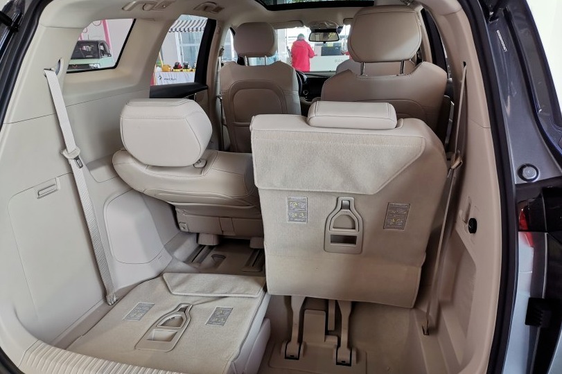 耐看亲民五菱家用车，自带“单人床”，1.5T爆177马力，11.58万起