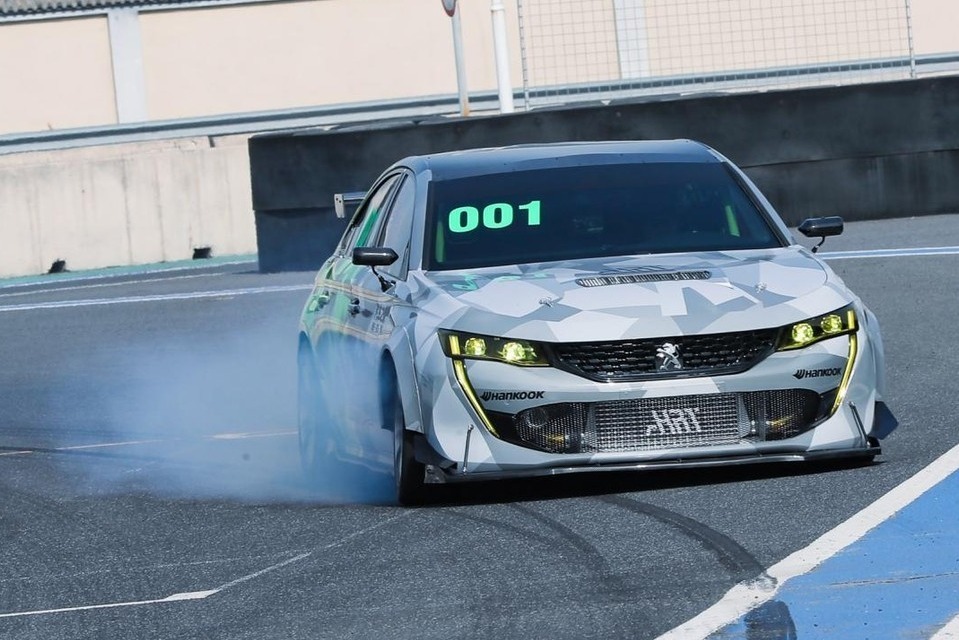 B级车驾控天花板战胜488 标致508L巅峰驾控专治“不可能”_凤凰网