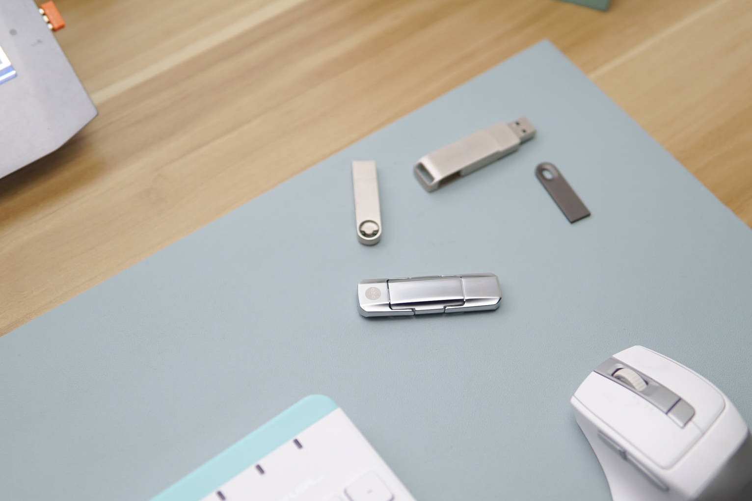 传统U盘即将被淘汰？同样大小，性能直接翻3~4倍！_凤凰网