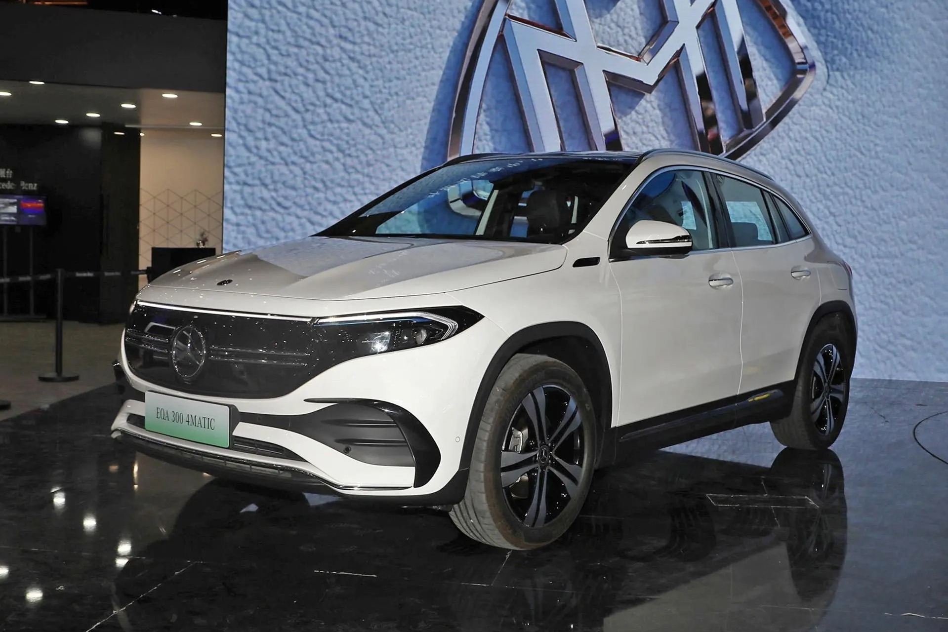 入门级别奔驰纯电SUV EQA 260上市 续航超600km_凤凰网