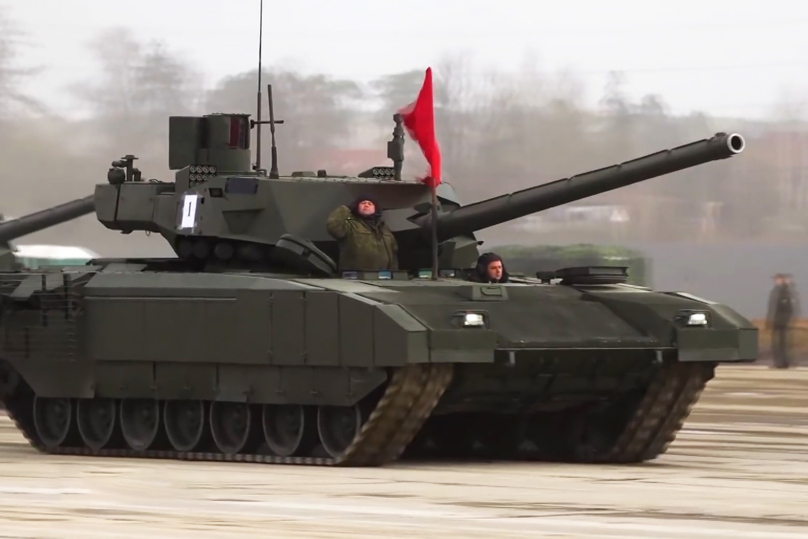 俄军T-14坦克被戏称为“阅兵专用”，它到战场的路还有多远？_凤凰网视频_凤凰网