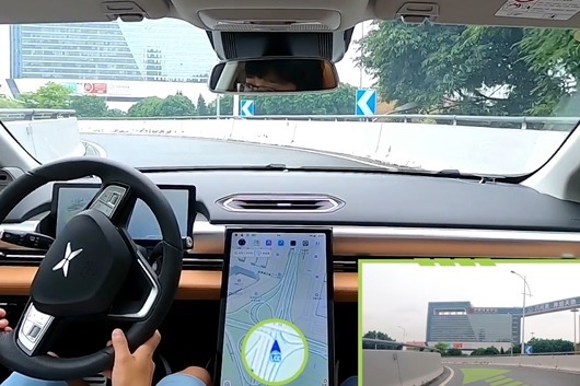 评测：普通LCC功能特斯拉依旧领头羊，但不及加激光雷达的它！_凤凰网