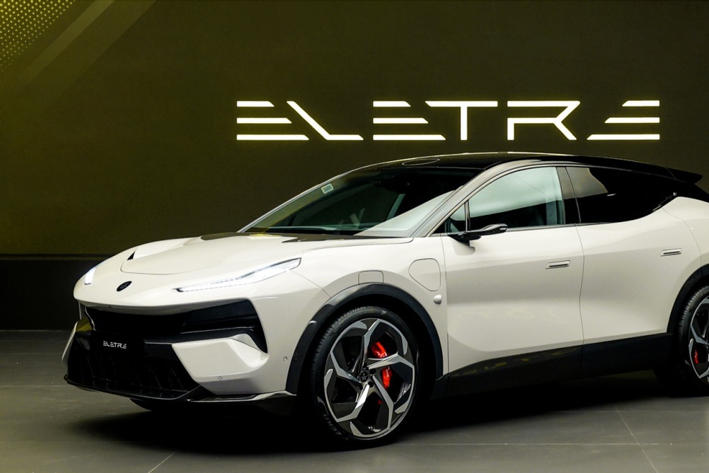 路特斯携ELETRE&EMIRA 双星亮相英国女王“白金禧年”庆典