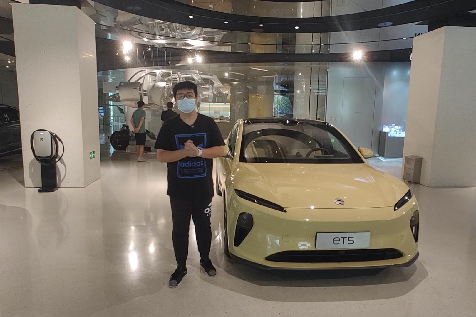 静态体验蔚来ET5，30多万值得吗？_凤凰网视频_凤凰网