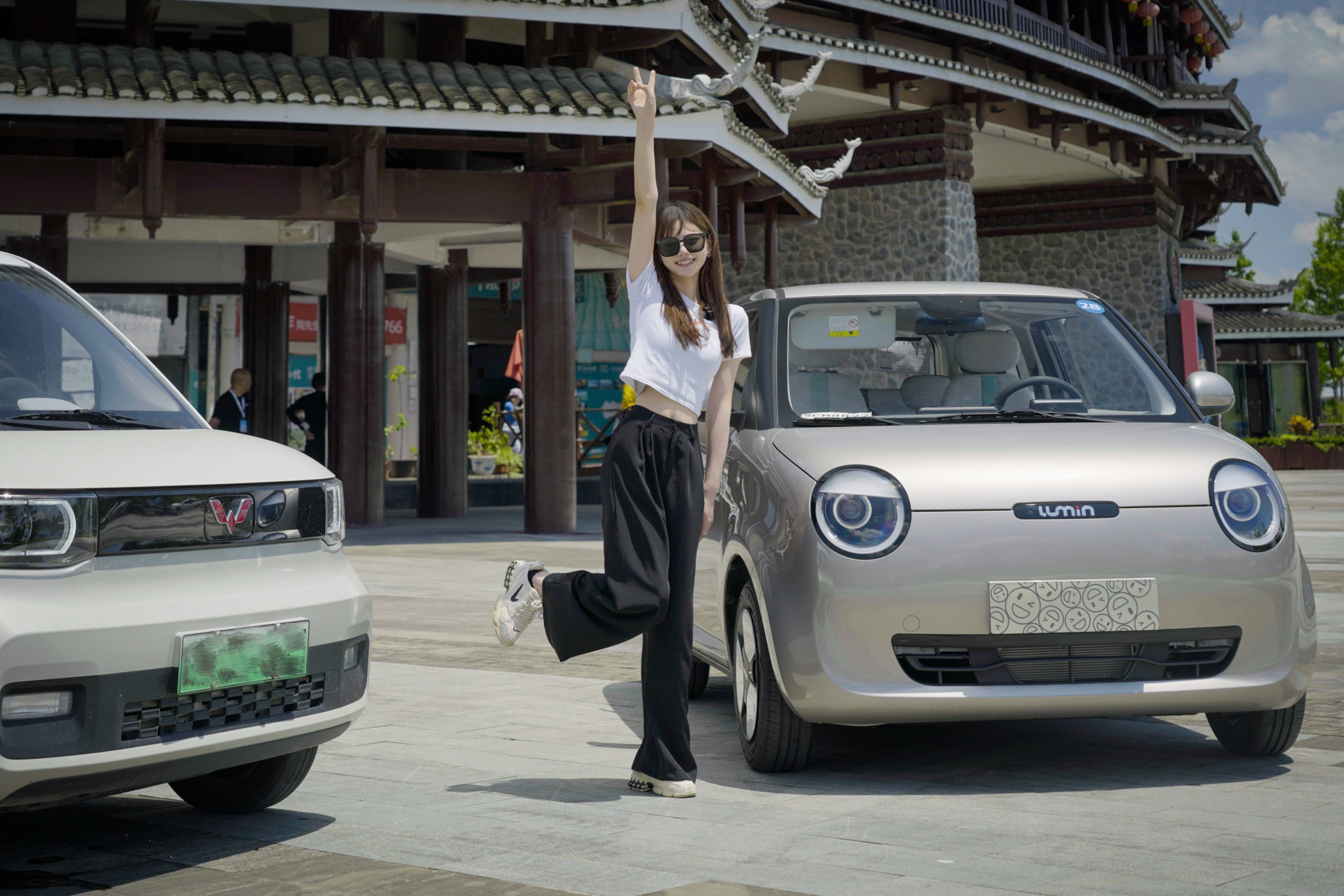 贵州城糯玉米PK宏光MINIEV马卡龙，5万内的A00级电车，有多卷？_凤凰网视频_凤凰网