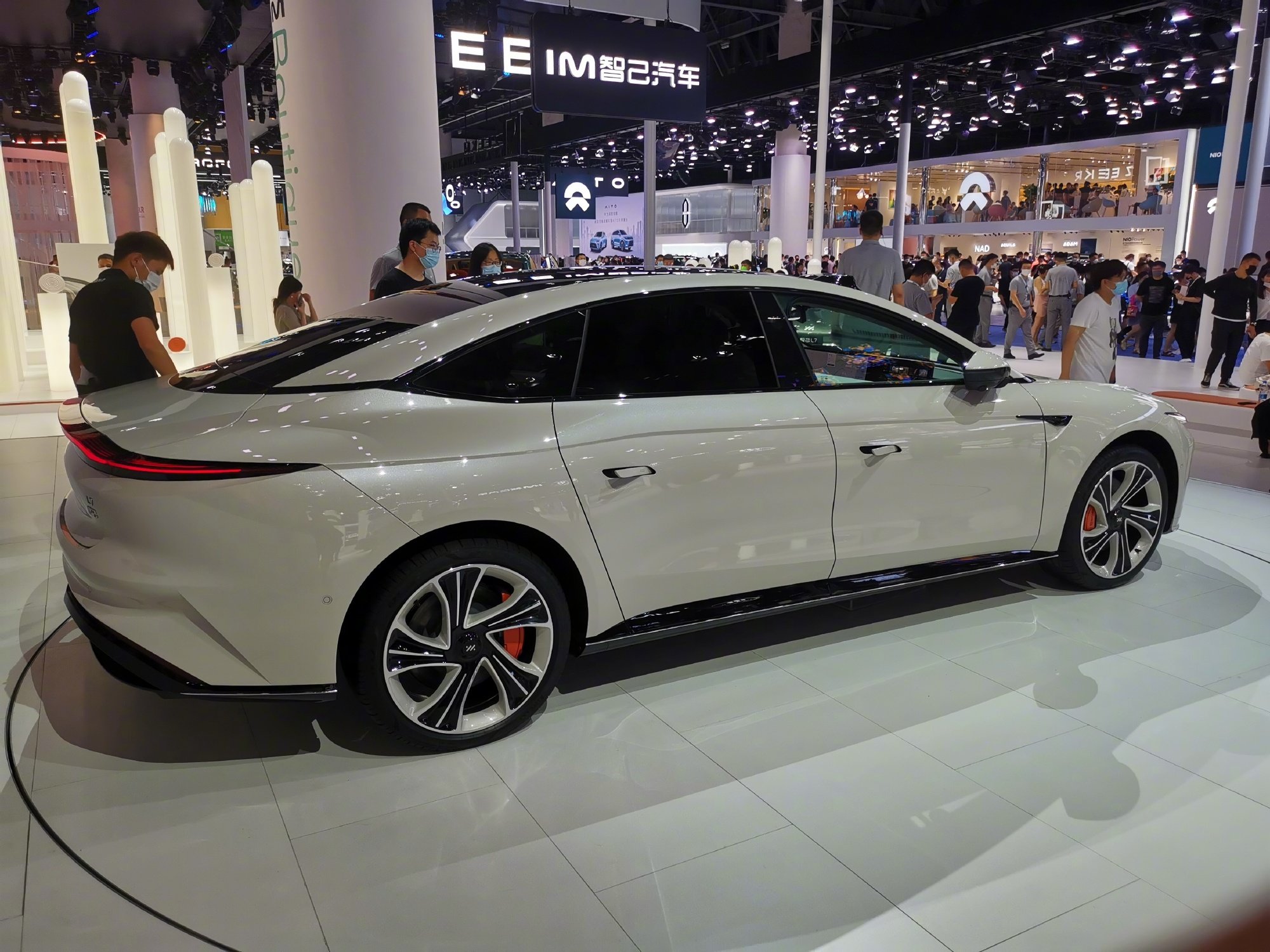 智己L7性能版概念车IML7发布_凤凰网