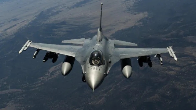 从F22到F15、F16，西方这么多战斗机，哪一款才最适合援助乌克兰？__凤凰网