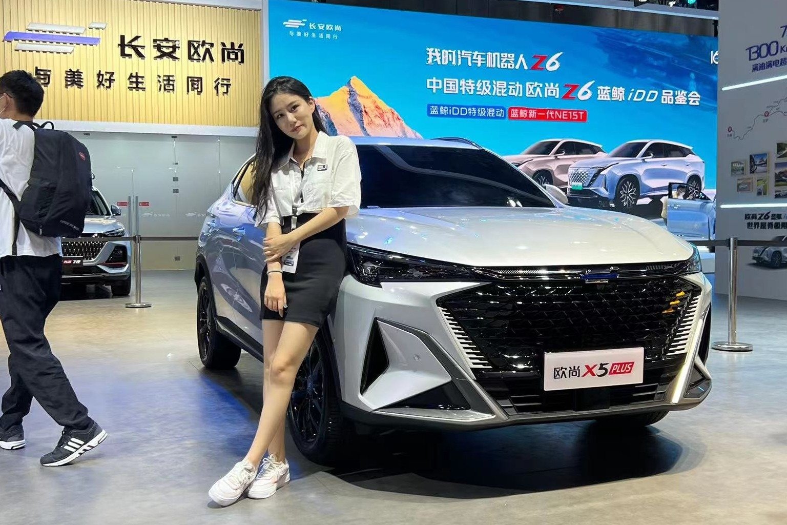 实拍长安欧尚X5 PLUS 搭载1.5T发动机 轴距打到2715mm_凤凰网视频_凤凰网