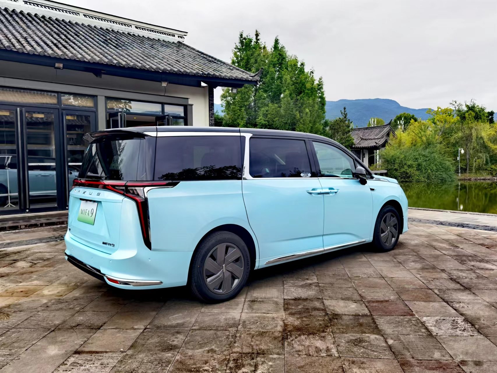 原来 TA才是MPV市场的“卷王”丽江试驾大通MAXUS MIFA 9_凤凰网